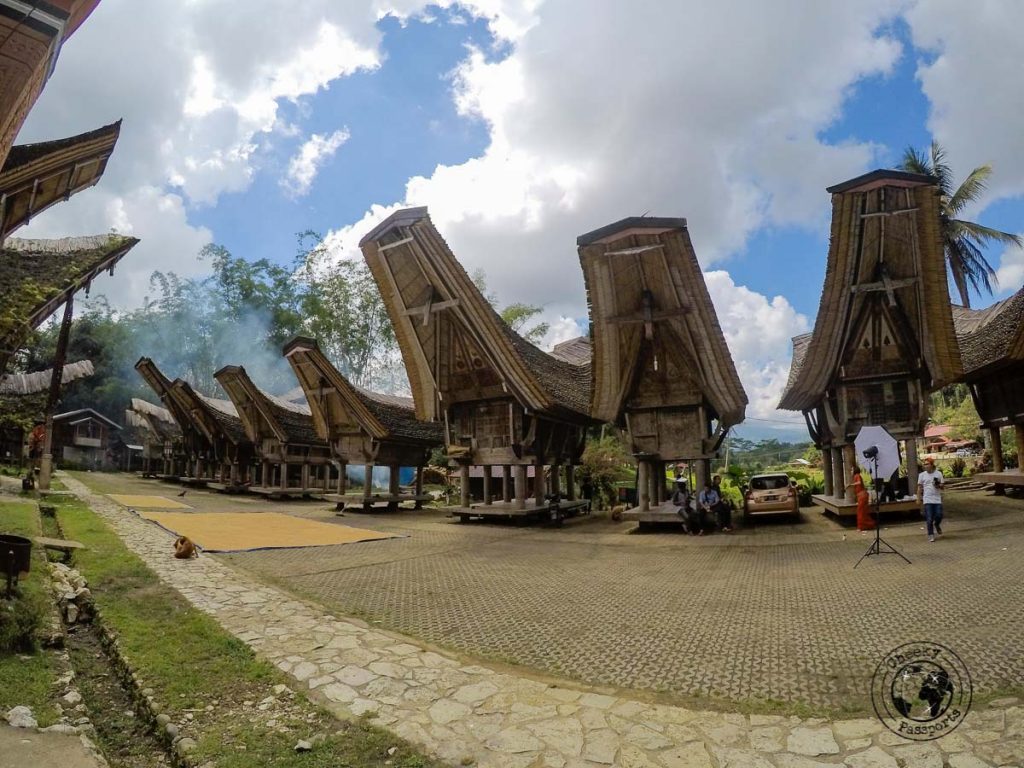 Cheeky Passports Tana Toraja Indonesia - Living Among the Dead - Visit ...